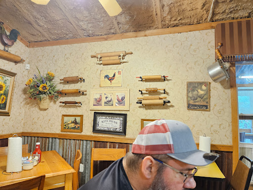 Treehouse Cafe | Quirky American Restaurant in Magnolia, Texas