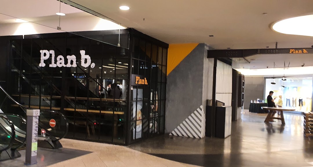 Plan B (Mid Valley) di bandar Kuala Lumpur