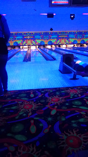 Bowling Alley «Holiday Lanes Family Fun Center», reviews and photos ...