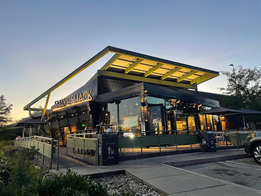 Shake Shack KOP - Outside of Mall - King of Prussia, PA 19406 - Menu ...