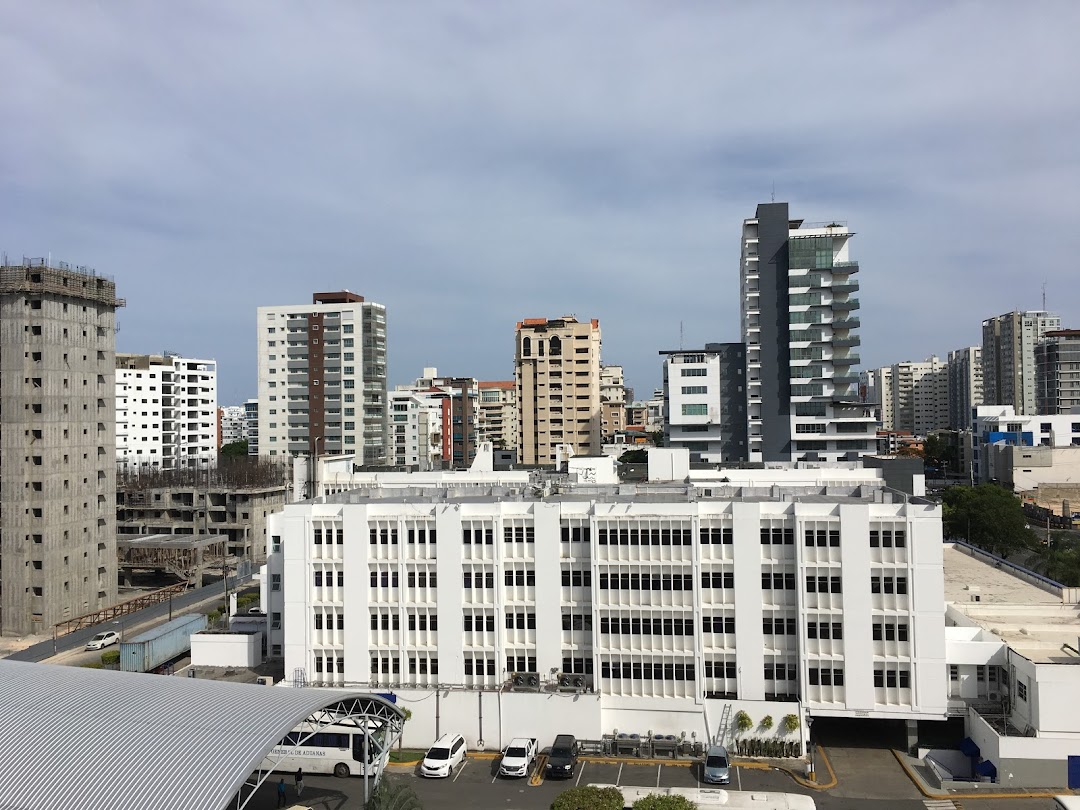 Parqueo de Agora Mall en la ciudad Santo Domingo