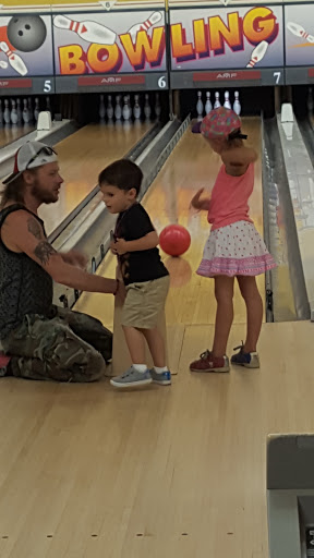 Bowling Alley «Elgin Lanes», reviews and photos, 401 Shepard Dr, Elgin ...