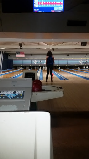 Bowling Alley «Holiday Lanes Bowling Center», reviews and photos, 44 SE ...