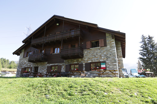 Ristorante Ristorante del Rifugio al Lago del Mortirolo in Monno con ...
