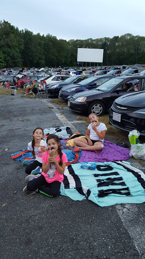 Drive-in Movie Theater «Rustic Drive in Theatre», reviews and photos ...