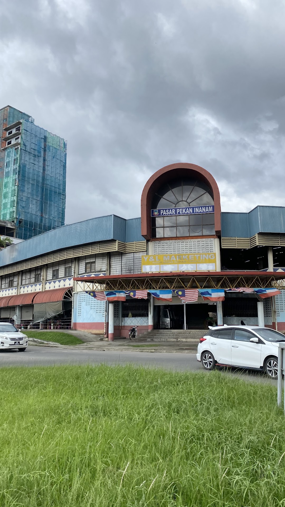 Pasar Pekan Inanam di bandar Kota Kinabalu