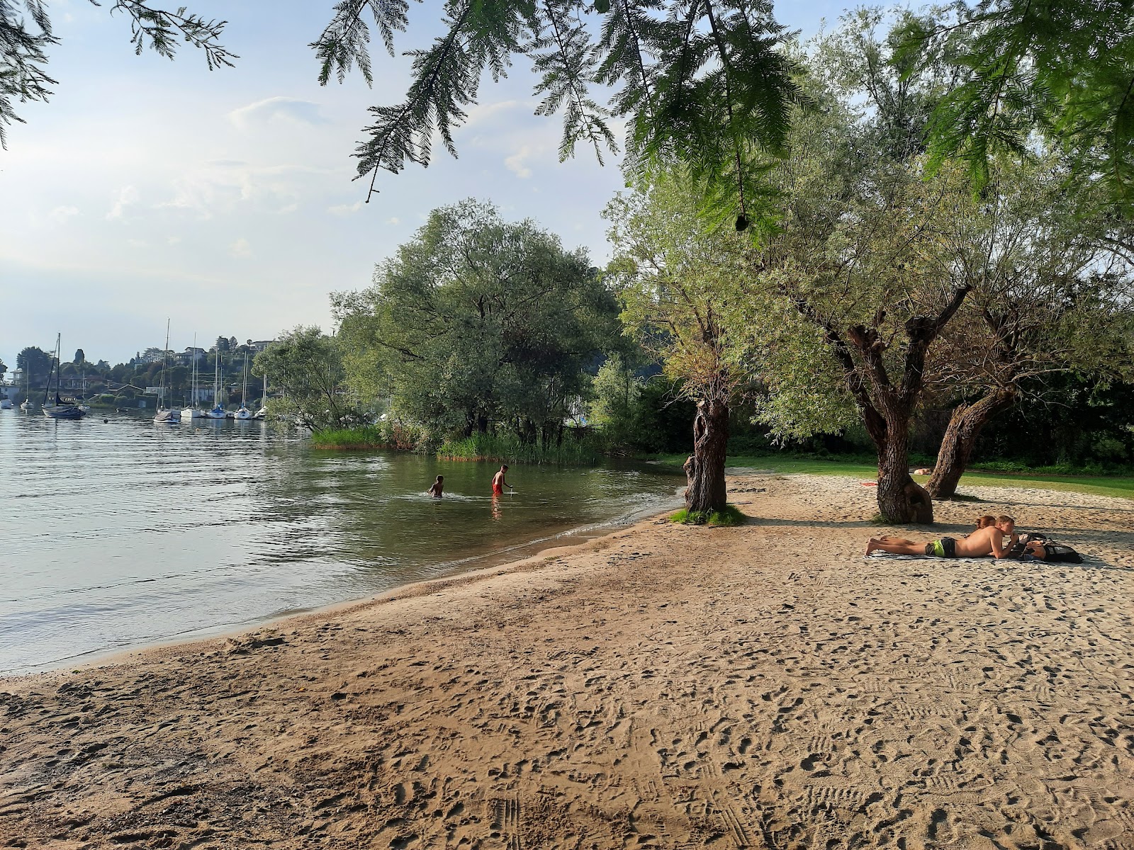 Spiaggia Guree Monvalle 🏖️ Varese, Italia - caratteristiche dettagliate ...