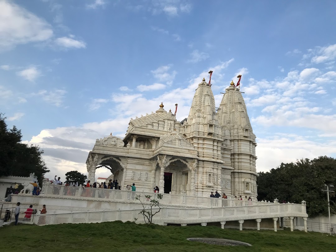Shree Parshwa Susheel Dham Swetamber Jain Temple in the city Attibele