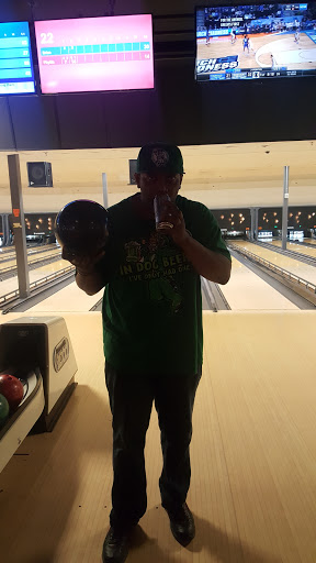 Bowling Alley «The Comet Pub & Lanes», reviews and photos, 2619 N ...