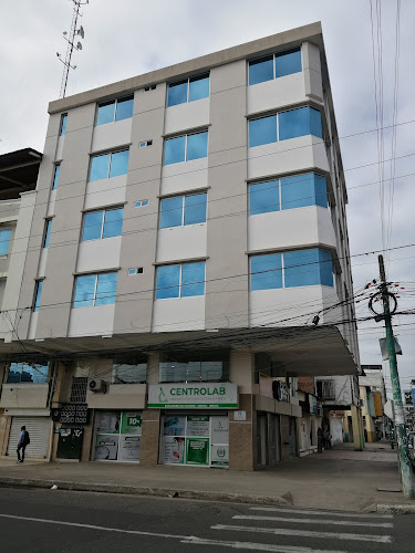 1 opinión de Edificio Consultorios Médicos (Médico) en Machala (El Oro)