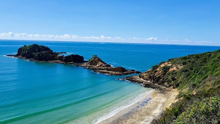 Five Rocks Beach 🏖️ Livingstone Shire, Australia - detailed features ...