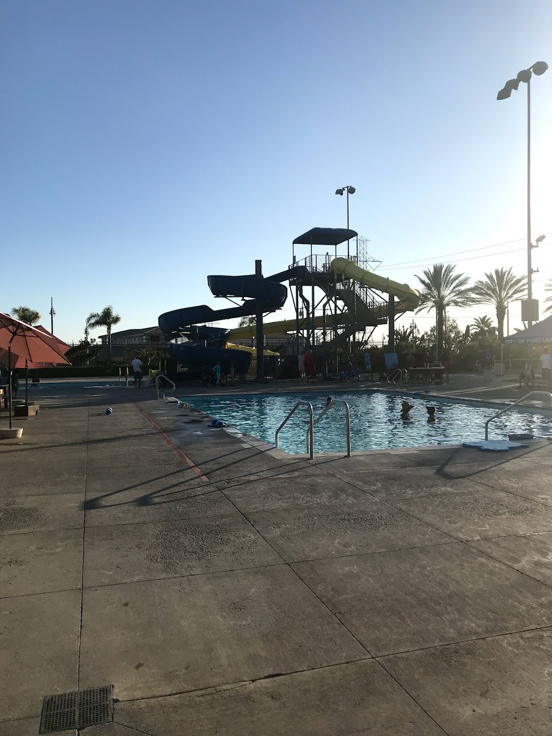 Fontana Park Aquatic Center in the city Fontana