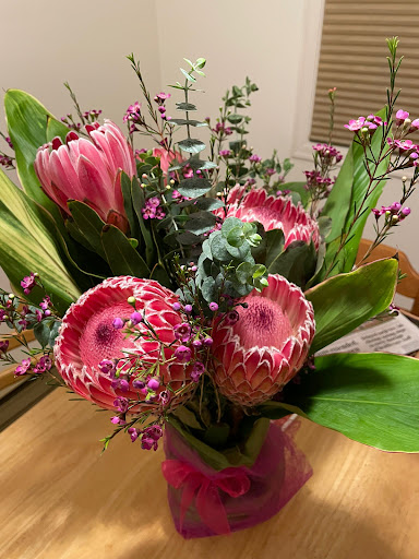 Fine Floral Designs - FLOWERS VICTORIA - 1-800-667-0880.
