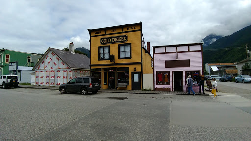 Alaska Christmas Store - AZexplained