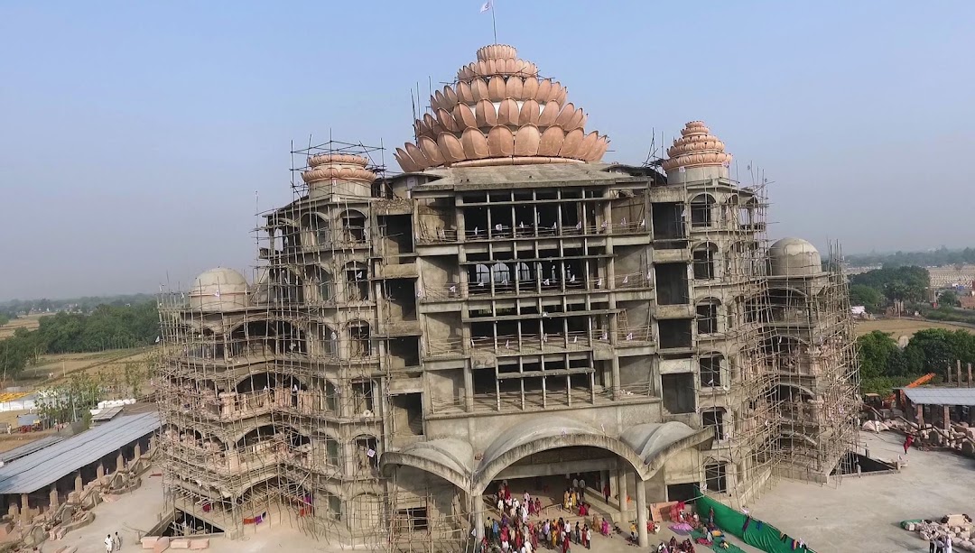 Swarved Mahamandir Dham in the city Varanasi