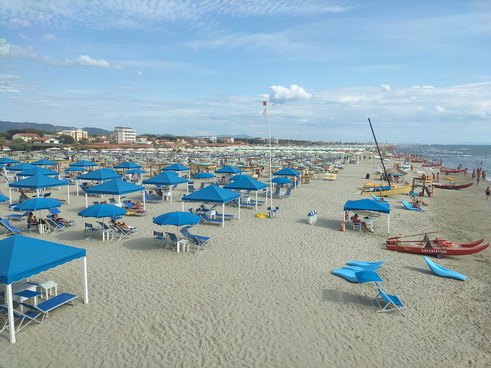 Spiaggia Marina di Pietrasanta beach on the map with photos and reviews ...