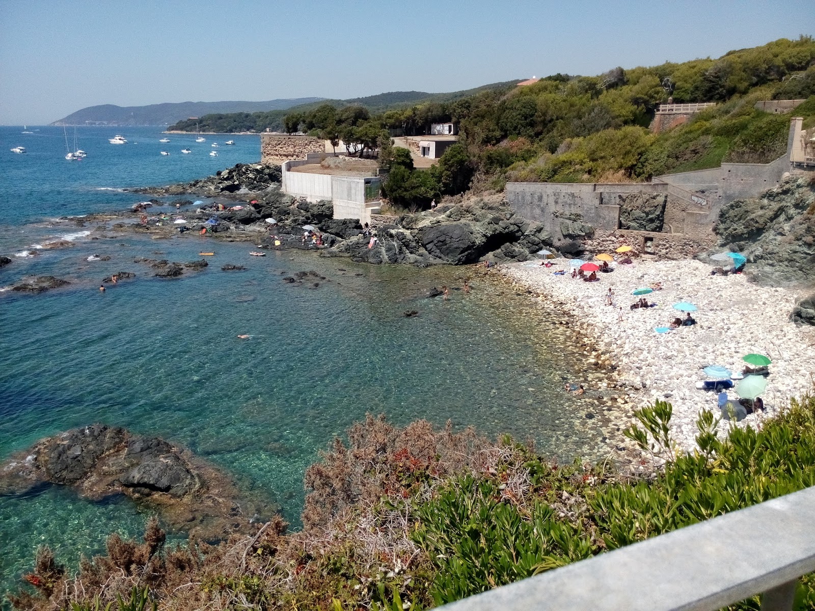 Spiaggia Le Forbici 🏖️ Castiglioncello, Livorno, Italija - podrobne ...
