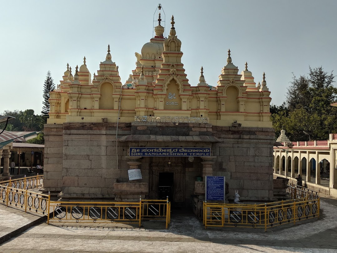 Shri Basaveshwara Temple in the city Kudal Sangam