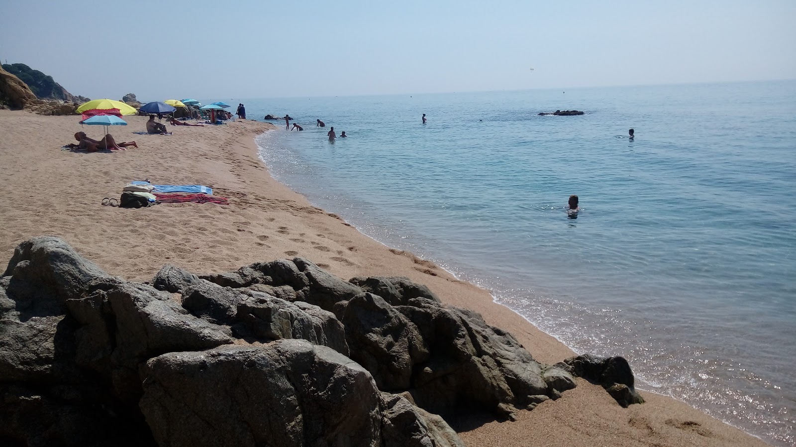 Platja El Morer Beach (Sant Pol de Mar, Barcelona) op de kaart met foto ...