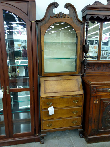 Shopping Mall «Cross Pointe Shopping Center», reviews and photos, 101 E ...