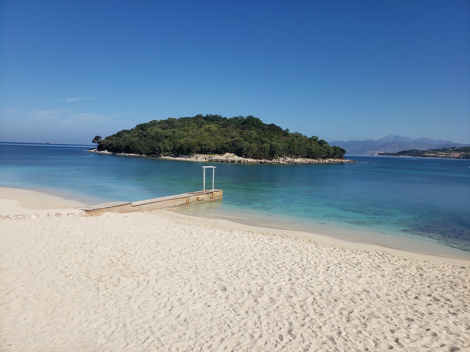 Isole Ksamil beach on the map with photos and reviews🏖️ BeachSearcher.com