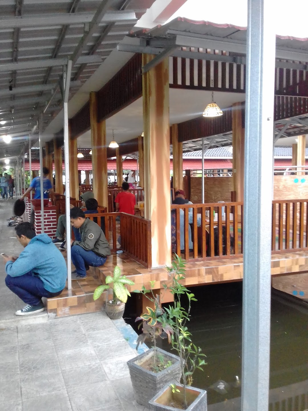 Rumah Makan Genah Calik di kota Tasikmalaya