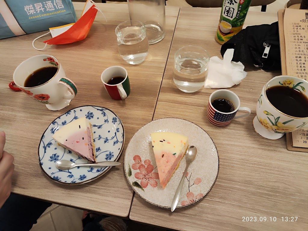 新北市中和區 豔咖啡 Yan Coffee - 台灣餐廳推薦 手搖推薦 甜點推薦 買一送一 優惠訊息