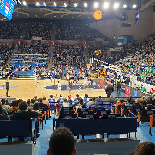 Palais Des Sports De Pau - Rue Suzanne Bacarisse, Pau - Zaubee