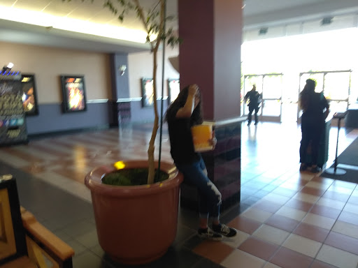 Movie Theater «Regal Cinemas Turlock 14», reviews and photos, 2323 W ...