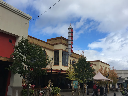 Movie Theater «Regal Cinemas Bridgeport Village 18 & IMAX», reviews and ...