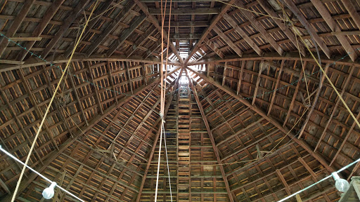 Tourist Attraction «Secrest 1883 Octagonal Barn», reviews and photos ...