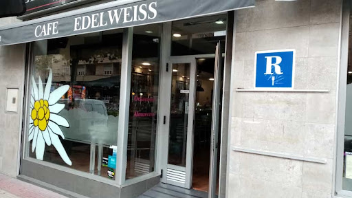 EDELWEISS Café - Restaurante: Deliciosos sabores en un ambiente acogedor