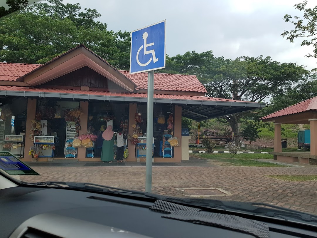 Hentian Sebelah Maran East Bound di bandar Maran