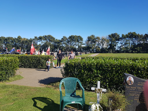 Manukau Memorial Gardens (Manukau Cemetery) - 361 Puhinui Rd, Auckland ...