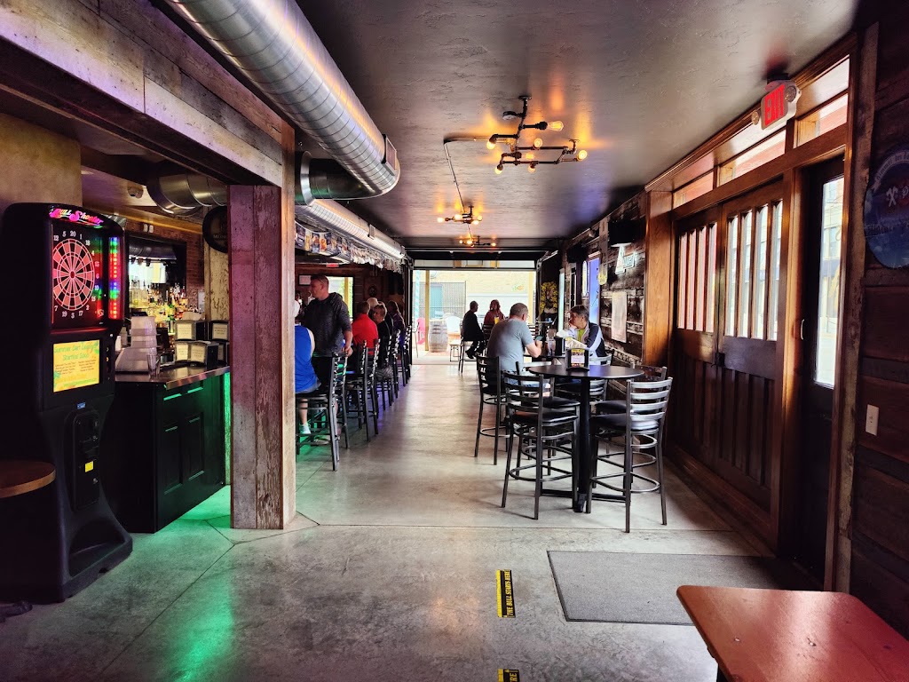 18 Hands Ale Haus - Fond du Lac, WI 54935 - Menu, Reviews, Hours & Contact