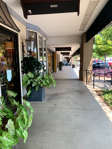 Nichols Hills Plaza - AZexplained