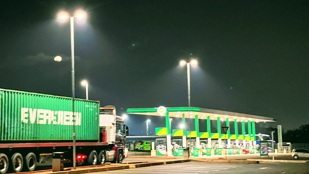 BP M2 Motorway & Pick n Pay Express in the city Johannesburg