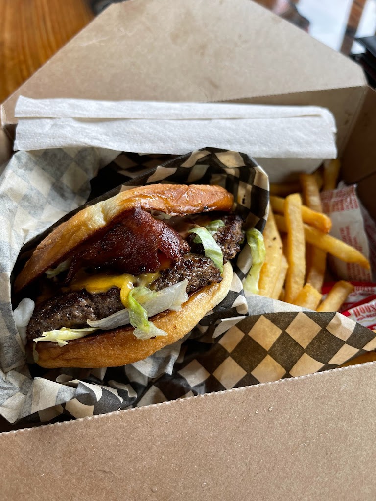 Burger Love Food Truck - Prineville, OR 97754 - Menu, Hours, Reviews ...