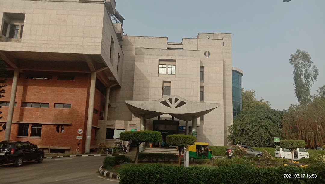 Advanced Eye Centre, PGIMER, Chandigarh in the city Chandigarh