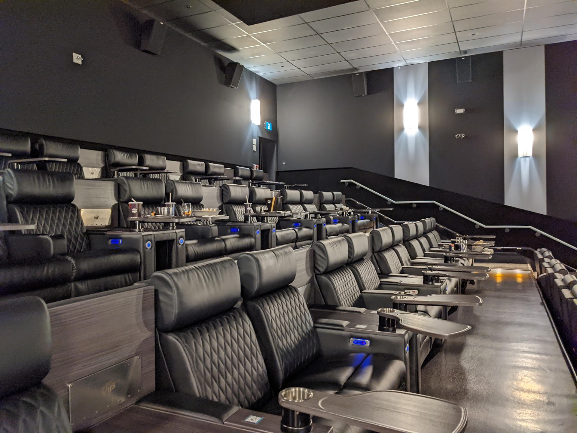 Cineplex VIP Cinemas University District - reviews,open hours,photo ...