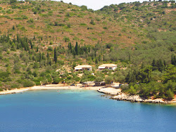 Loutsa beach 🏖️ Vathy, Otok Ithaca, Grčija - podrobne funkcije, zemljevid, fotografije
