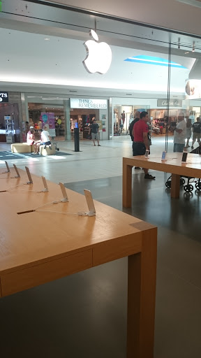 Computer Store «Apple Lynnhaven Mall», reviews and photos, 701 ...