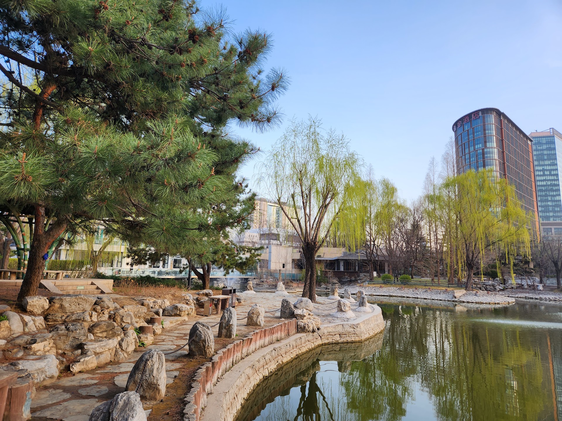 Side Park （East Gate） - reviews,open hours,photo spots,things to do ...
