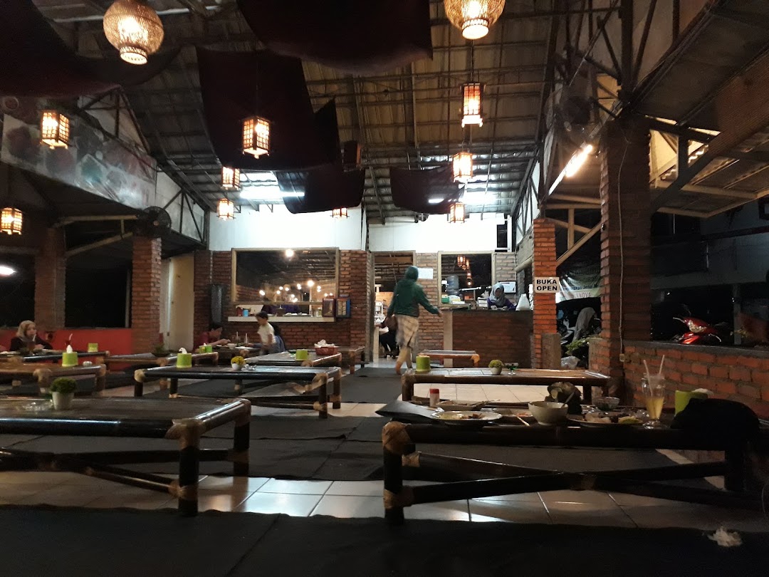 Rumah Makan Kampung Kuring di kota Bogor