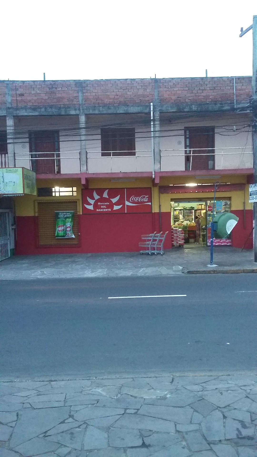 Mercado Sol Nascente na cidade Canoas