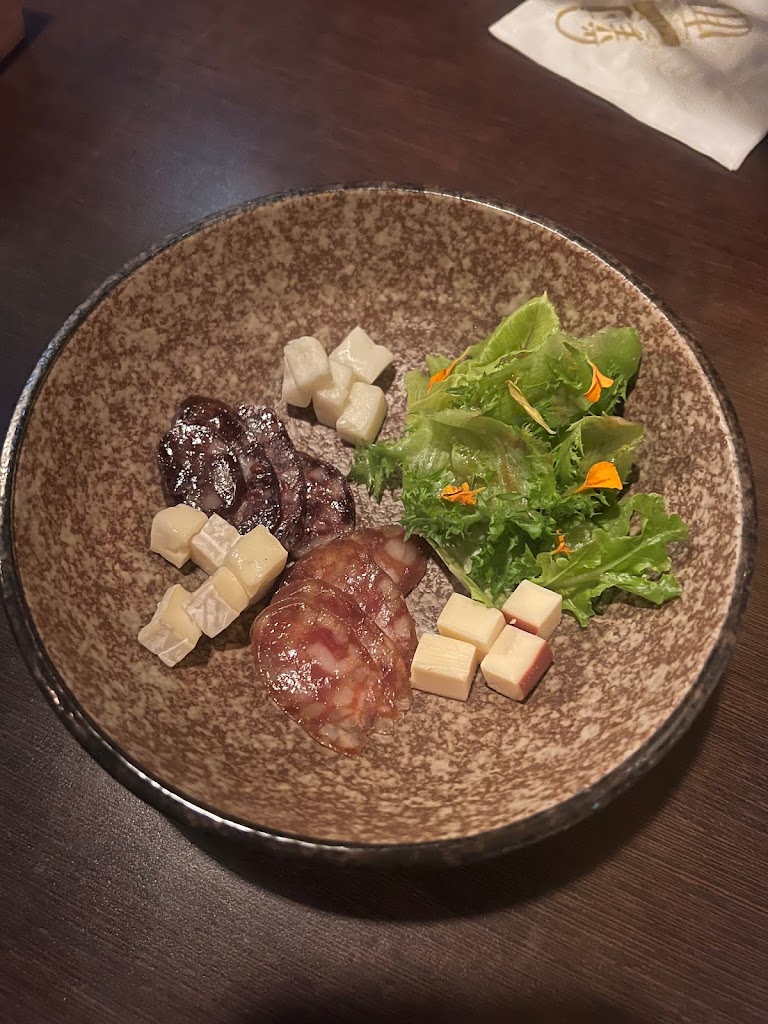 台中市西區 對面Duei Mien Whisky Bar - 台灣餐廳推薦 手搖推薦 甜點推薦 買一送一 優惠訊息