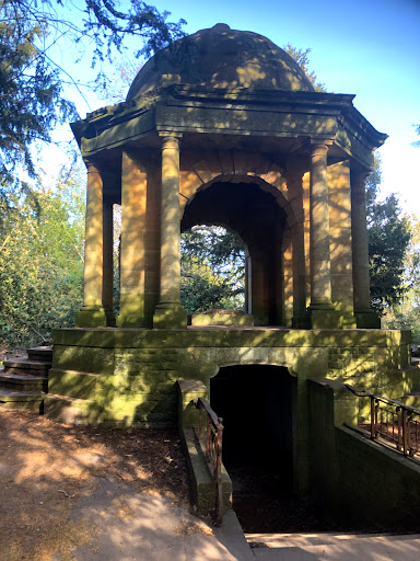 The Samuelson Mausoleum - Ockham Manor, Ockham Ln, Cobham - Zaubee