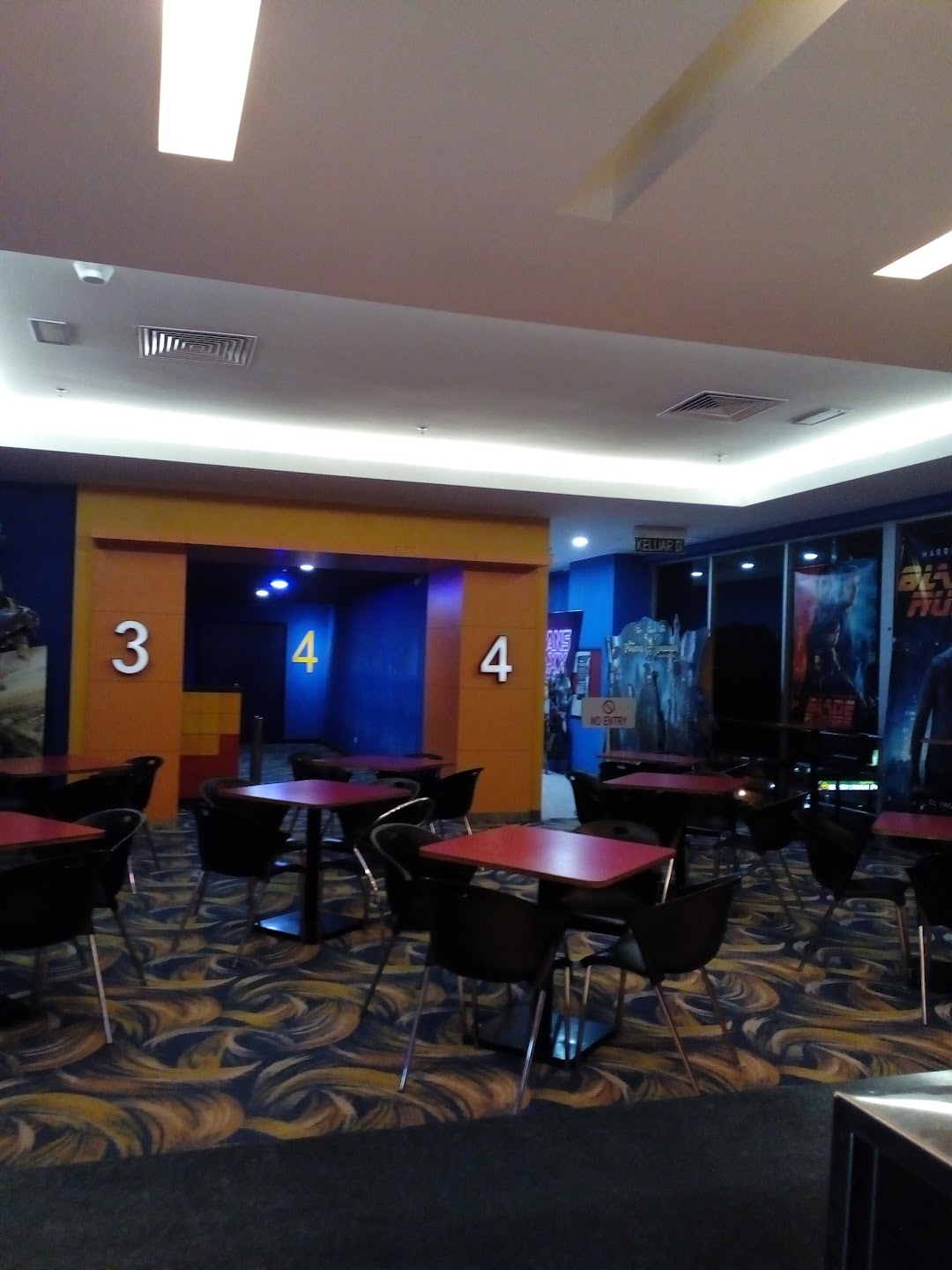 Mega Long Mall di bandar Penampang