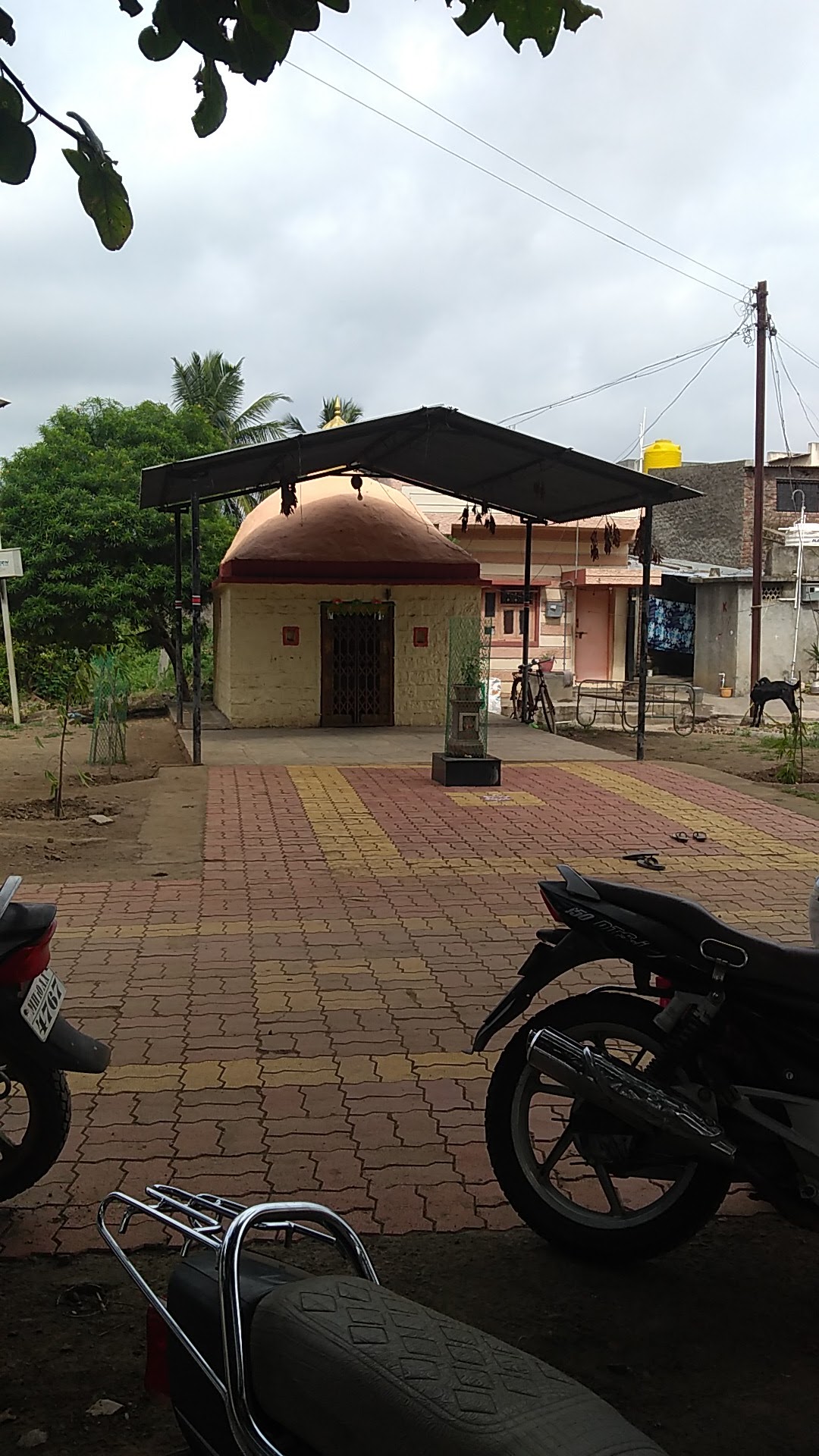 Mahalaxmi temple in the city Kavathe Ekand
