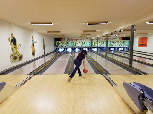 Sports Bar «Pinheads Jeffery Lanes», reviews and photos, 125 N Wolf Rd ...